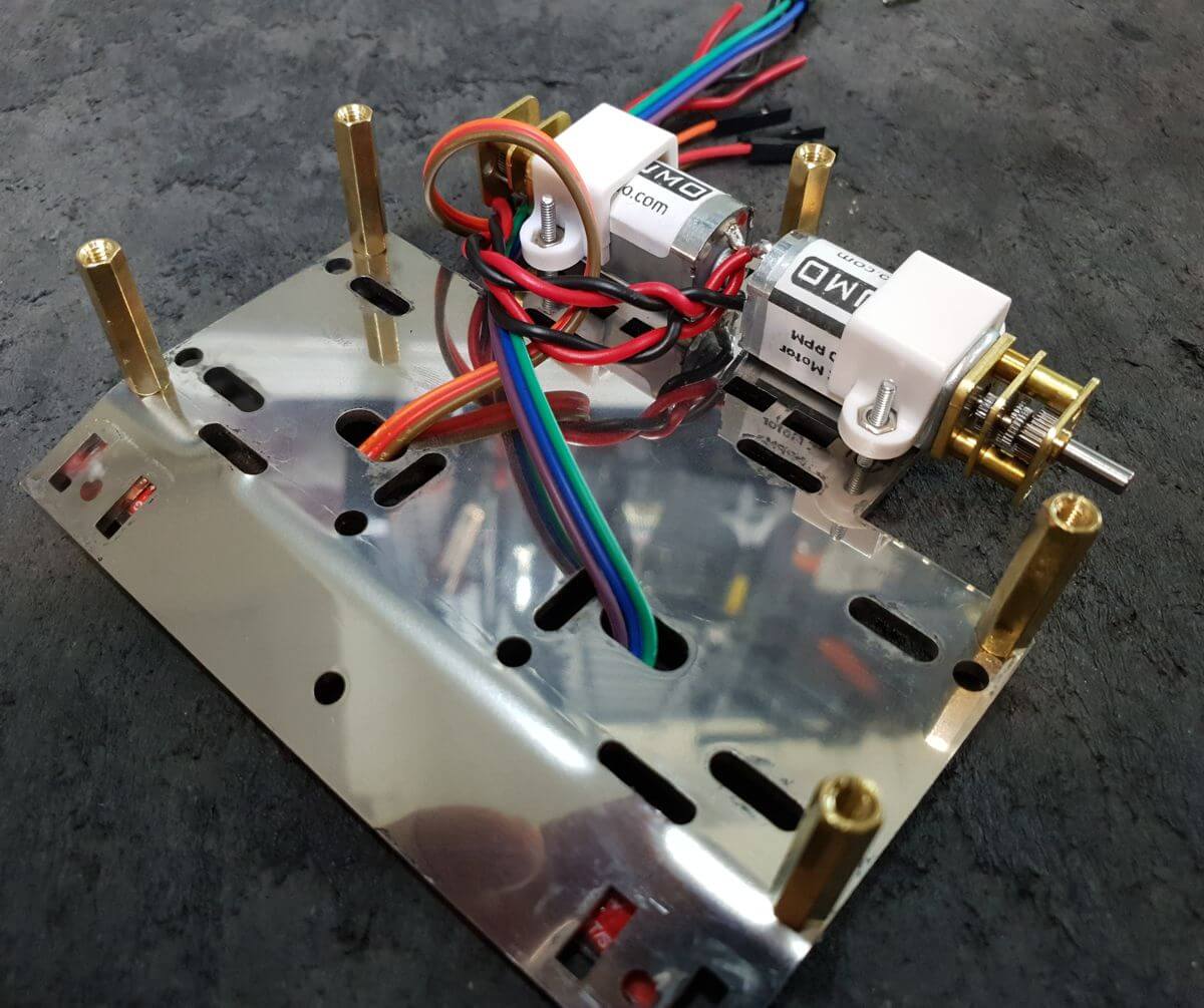 dc-motor-and-line-sensors-placed » JSumo